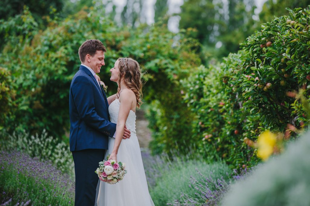 Oxford Wedding Photographer | Cogges Barn | Ben and Claire ...